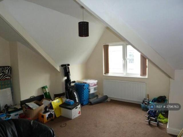 2 bedroom flat for rent in Meanwood Road, Leeds, LS6