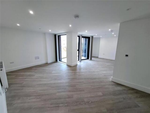 2 bedroom flat for rent in Medway Street, Chatham, Kent, ME4