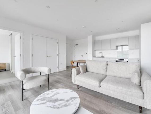 2 bedroom flat for rent in Medway Street, Chatham, ME4