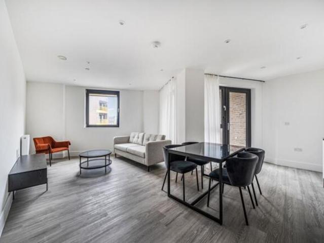 2 bedroom flat for rent in Medway Street Chatham ME4