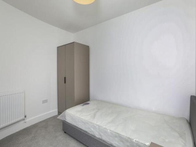 2 bedroom flat for rent in Medway Street, Chatham, ME4
