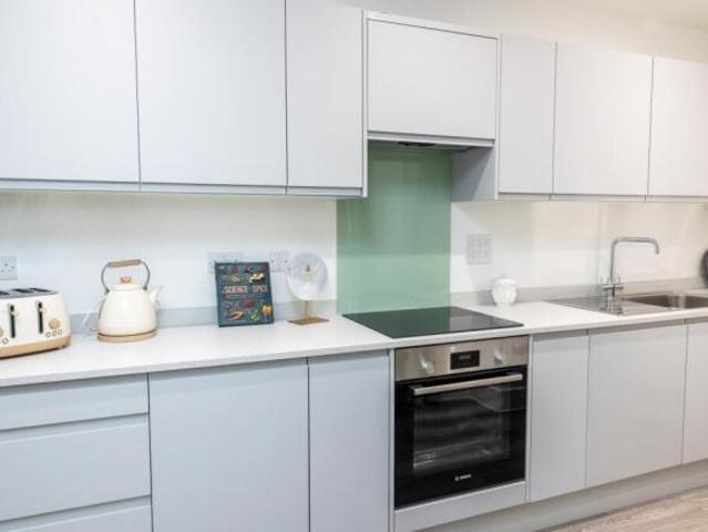 2 bedroom flat for rent in Medway Street Chatham ME4