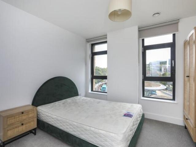 2 bedroom flat for rent in Medway Street, Chatham, ME4