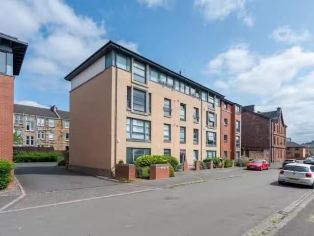 2 bedroom flat for rent in Medwyn Street, Glasgow, G14