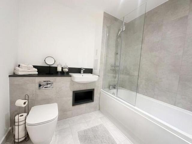 2 bedroom flat for rent in Medawar Drive, Wolff House, NW7