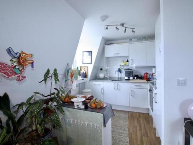 2 bedroom flat for rent in Median Road, Hackney, E5
