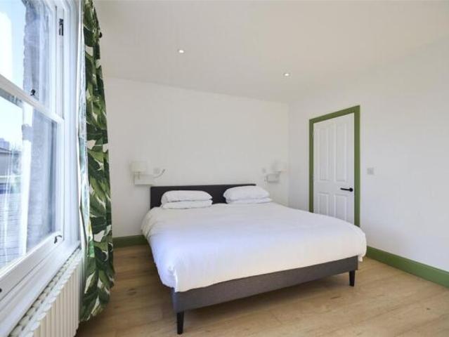 2 bedroom flat for rent in Meeting House Lane, London, SE15