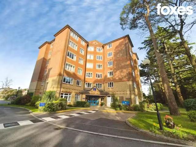 2 bedroom flat for rent in Melton Court, 37 Lindsay Road, Pool.