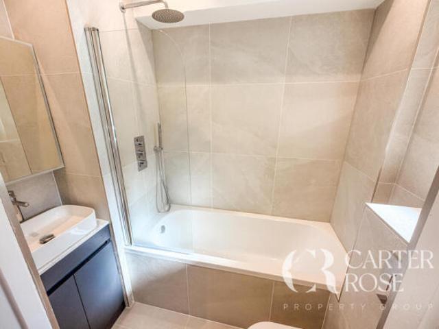 2 bedroom flat for rent in Melville Court, Goldhawk Road, London, W12