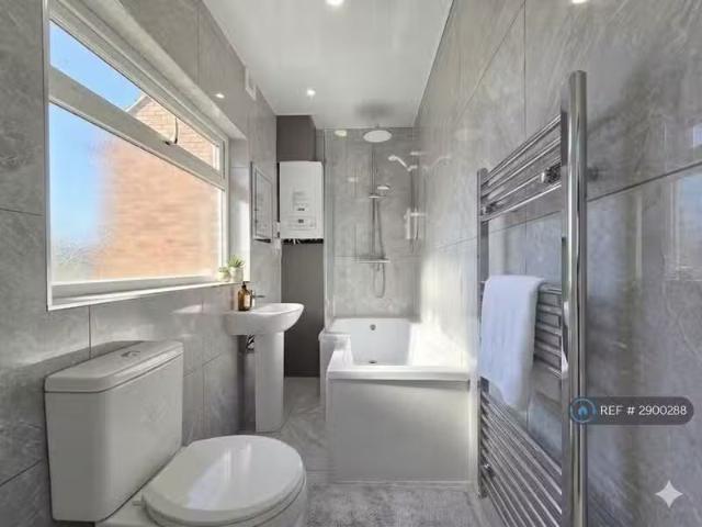 2 bedroom flat for rent in Melbourne Road, Halesowen, B63