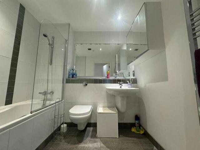 2 bedroom flat for rent in Melia House, 19 Lord Street, Manchester, M4