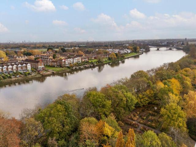 2 bedroom flat for rent in Melliss Avenue, Richmond, TW9