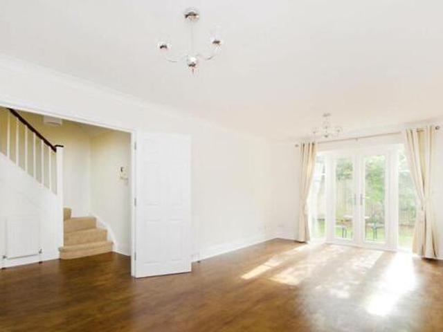 2 Bedroom Flat For Rent In Merton, London
