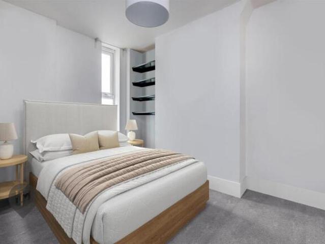 2 bedroom flat for rent in Merton Road, London, SW18