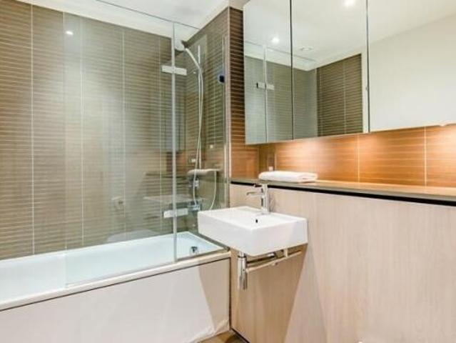 2 bedroom flat for rent in Merchant Square, Paddington, London W2