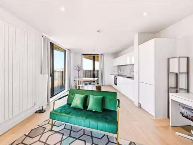 2 bedroom flat for rent in Mercier Court, 3 Starboard Way, Lon.