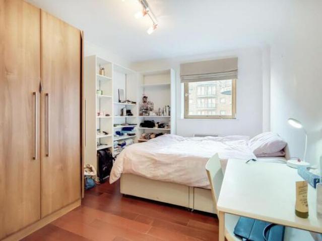 2 bedroom flat for rent in Meridian Place, Canary Wharf, London, E14