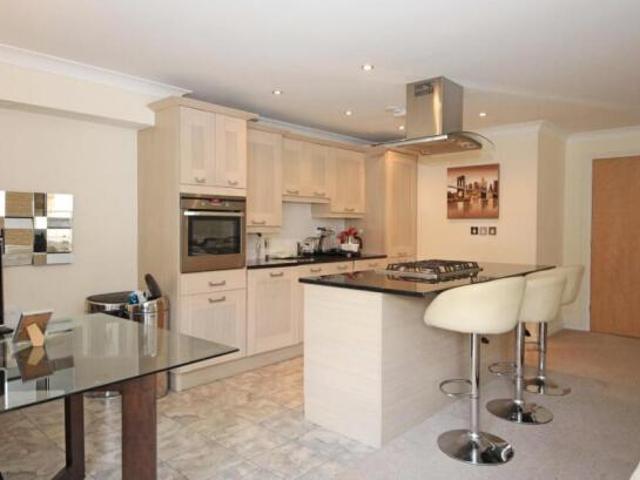2 bedroom flat for rent in Merlewood Close, Town Centre, BH2