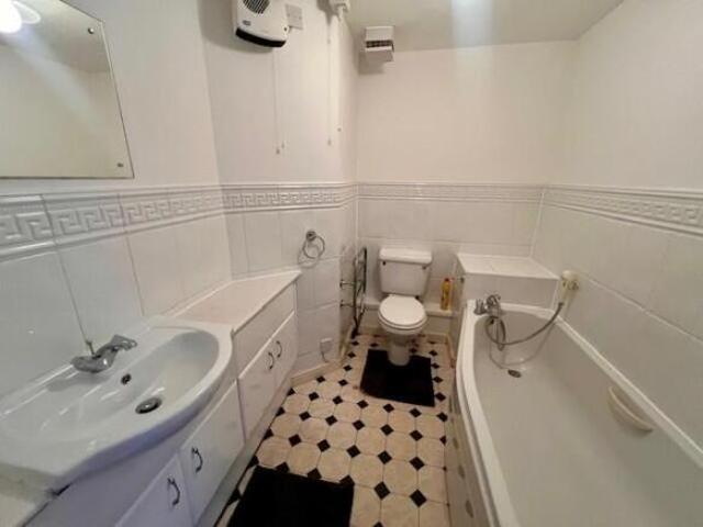 2 bedroom flat for rent in Messina House, Vellacott Close, Cardiff, CF10