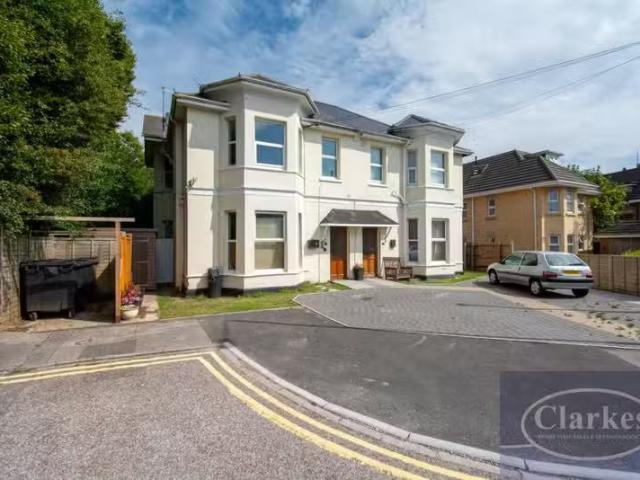 2 bedroom flat for rent in Methuen Close, Springbourne, Dorset.