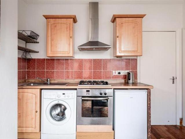 2 bedroom flat for rent in Minford Gardens, London, W14