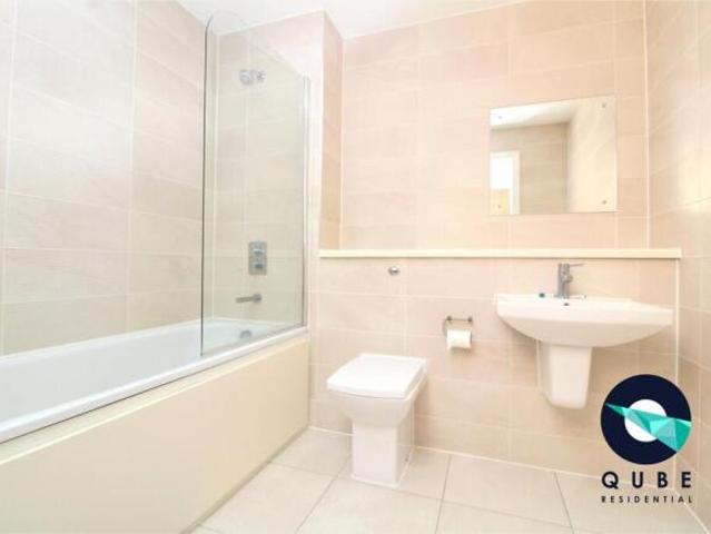 2 bedroom flat for rent in Michigan Point Tower, 11 Michigan Avenue, Salford, M50