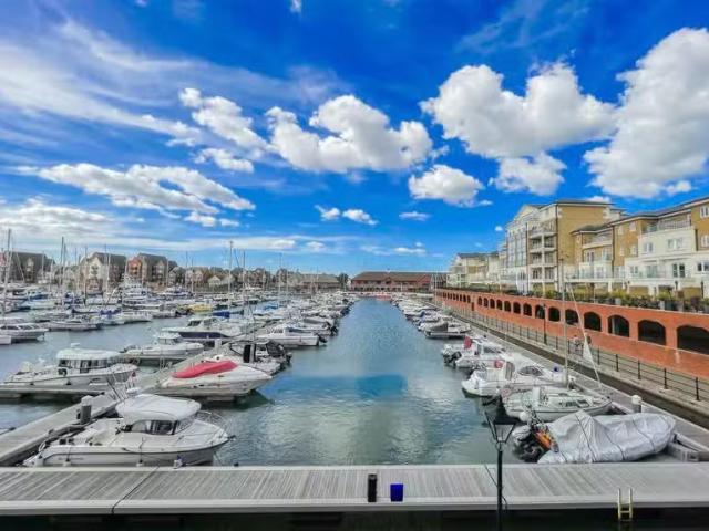 2 bedroom flat for rent in Midway Quay, Eastbourne, BN23 5DB.