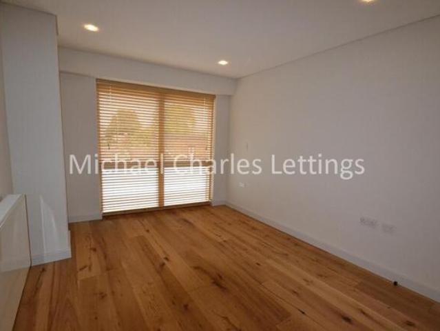 2 bedroom flat for rent in Middle Lane, Crouch End, London, N8