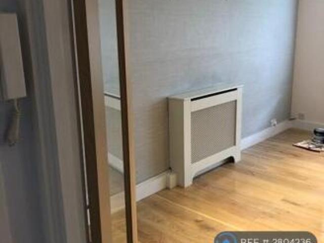 2 bedroom flat for rent in Middlefields, Croydon, CR0