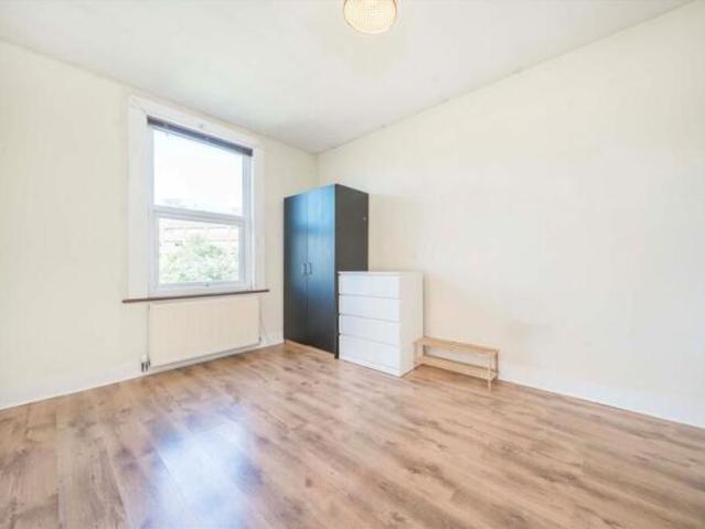 2 bedroom flat for rent in Midland Terrace, Acton, NW10
