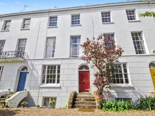 2 bedroom flat for rent in Milverton Crescent West, Leamington.