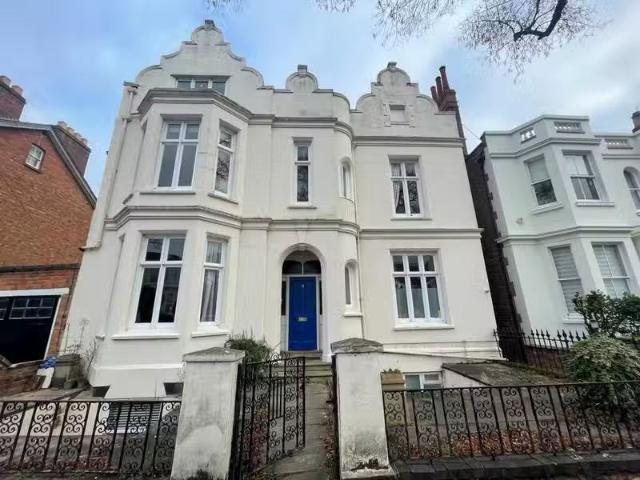 2 bedroom flat for rent in Milverton Terrace, Leamington Spa.