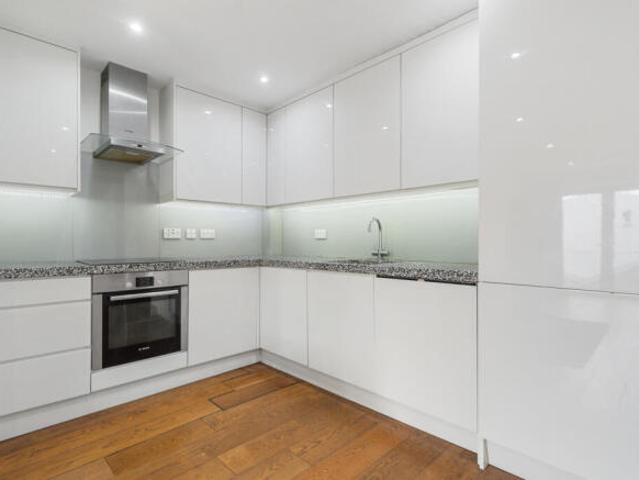 2 bedroom flat for rent in Mile End Road, Whitechapel, E1