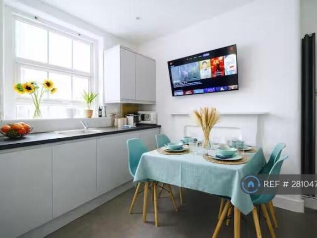 2 bedroom flat for rent in Miles Buildings, London, NW1