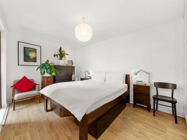 2 bedroom flat for rent in Miles Square, Brixton, SW9