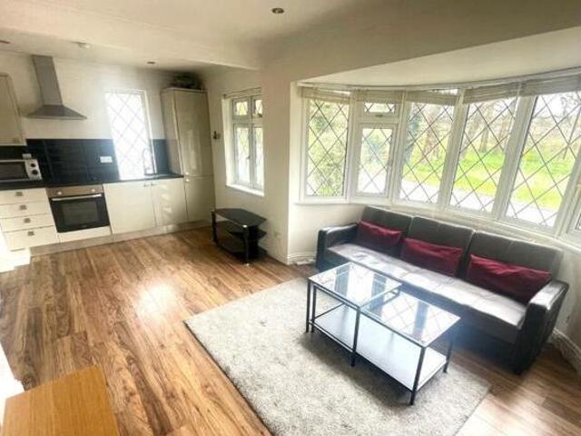 2 Bedroom Flat For Rent In Mill Hill