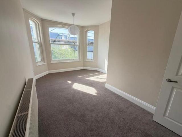 2 bedroom flat for rent in Mill Road, Worthing, BN11