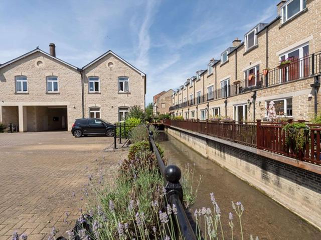 2 bedroom Flat for rent in Mill Street, Witney, Oxfordshire, OX28