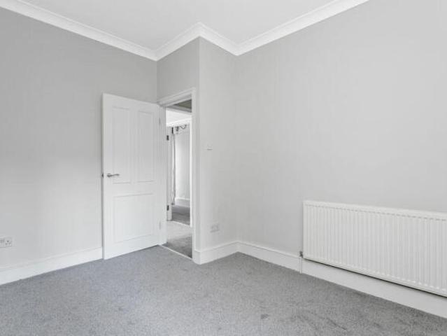 2 bedroom flat for rent in Millais Road, Leytonstone, E11