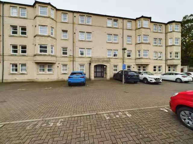 2 bedroom flat for rent in Millar Place, Morningside, Edinburg.