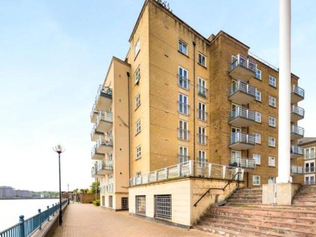 2 bedroom flat for rent in Millennium Drive, Isle of Dogs, London, E14