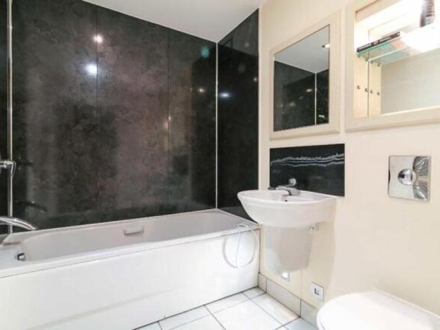 2 bedroom flat for rent in Millharbour, Canary Wharf, E14