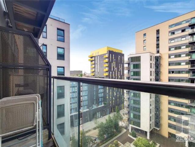 2 bedroom flat for rent in Millharbour, Isle of Dogs, London, E14