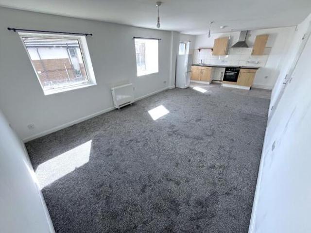 2 bedroom flat for rent in Milliners Way, Luton, Bedfordshire, LU3