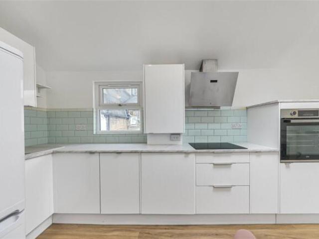 2 bedroom flat for rent in Mirabel Road, London, SW6