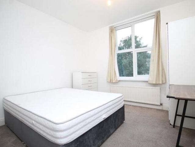 2 bedroom flat for rent in Miranda Road, Archway, N19