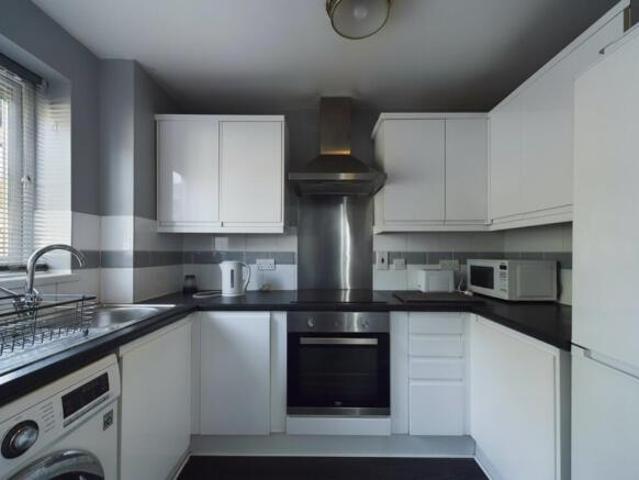 2 bedroom flat for rent in Missenden Gardens, Burnham, Slough, SL1