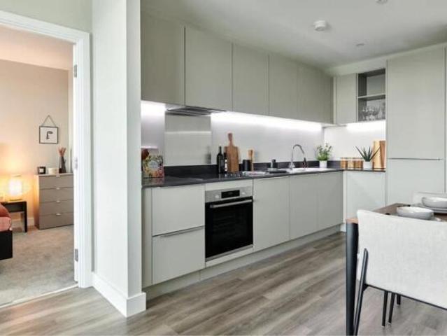 2 bedroom flat for rent in Momento Kew Bridge, TW8