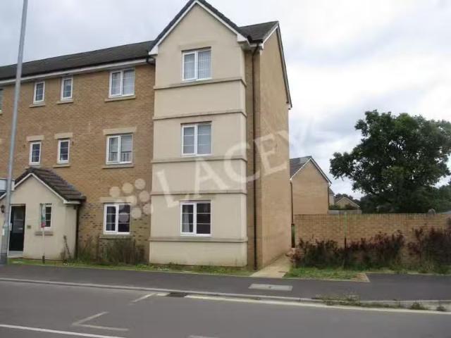 2 bedroom flat for rent in Montacute Road, Houndstone, Yeovil.
