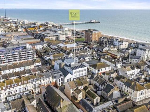 2 bedroom flat for rent in Montague Street, Worthing, BN11